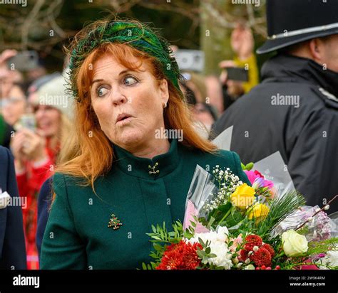La Duchessa Di York Scherza Con La Folla Dopo Aver Partecipato Al