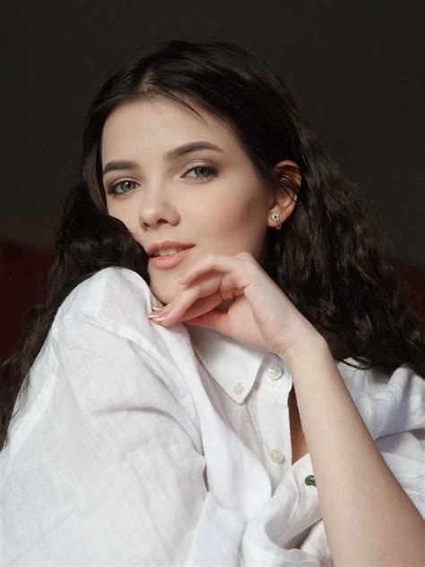 Victoria Sokolova Očarí V Ktorejkoľvek Zo Svojich Podôb