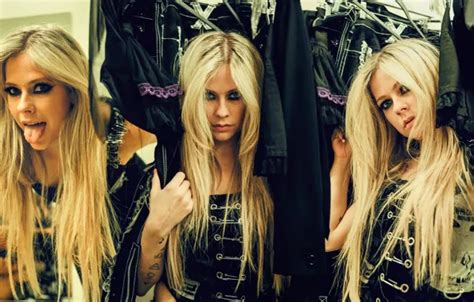 Download Wallpaper Wallpaper Avril Lavigne Wardrobe Section Music In Resolution X