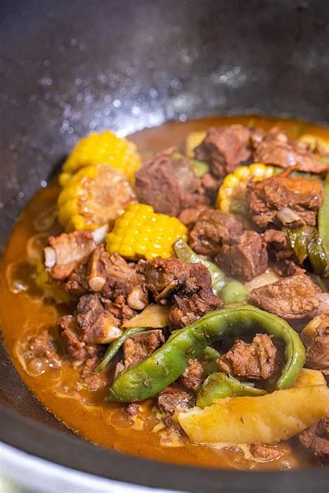 东北菜铁锅排骨炖豆角图片下载