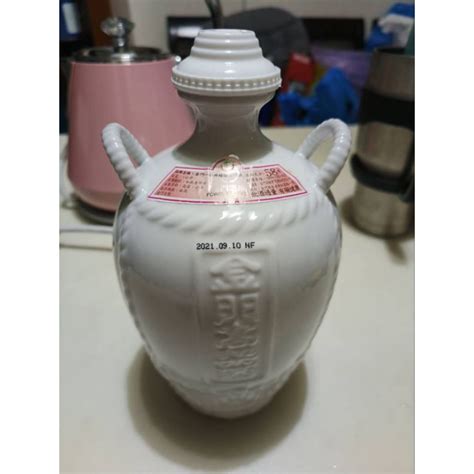 【銓芳家具】陶瓷金門高梁酒 陶瓷空酒瓶 金門高粱酒 雙耳空酒瓶 酒甕一公升 空酒罈 舞躍龍騰居家擺飾收藏 尊貴大器 蝦皮購物