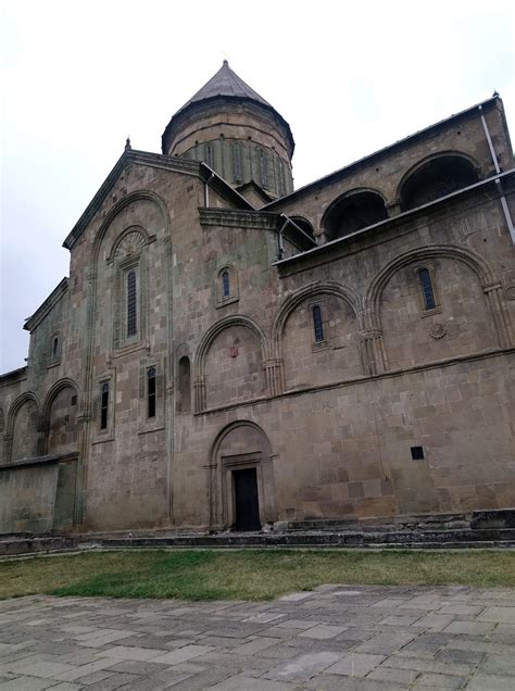 ლექსები მხოლოდ ოსტატს ვერ ეწევა სიკვდილი ათასეული