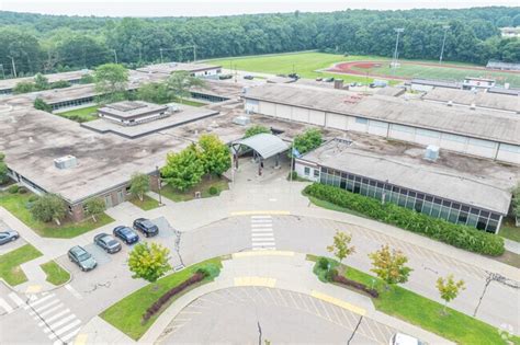 Montville High School In Oakdale Ct