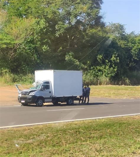 Acidente Entre Caminhões Deixa Motorista Preso Nas Ferragens