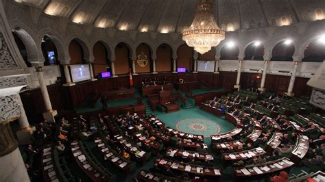تونسأحزاب الائتلاف الحاكم تدافع عن قانون المصالحة الوطنية