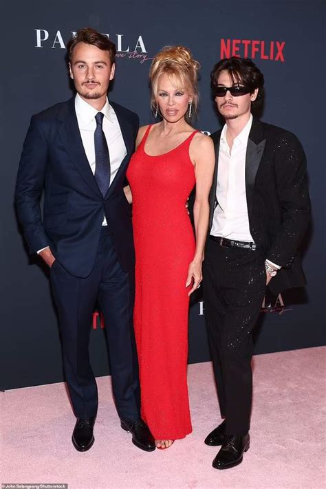 Pamela Anderson Todavía Una Bomba Sexual Rubia De 55 Años En Su Gran