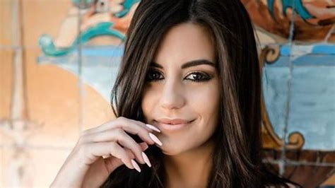 Lola Ortiz Myhyv Enseña Su Piso De Soltera En Madrid Outdoor