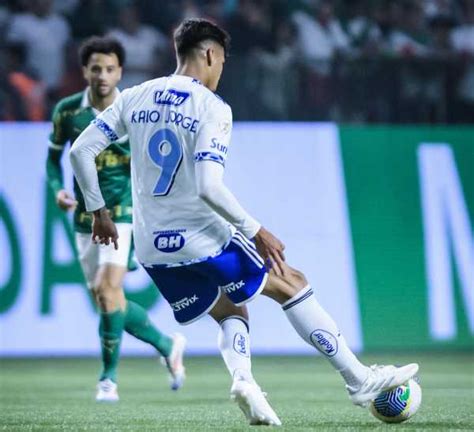 Kaio Jorge vive dupla sensação em estreia pelo Cruzeiro e projeta duelo