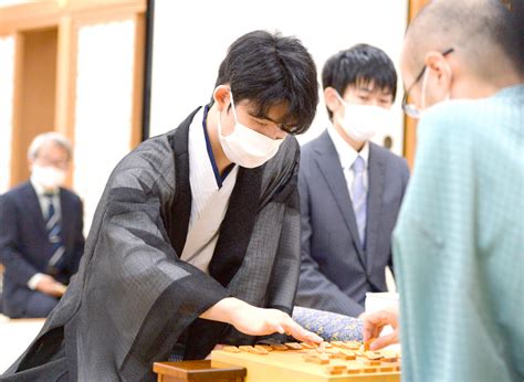 17歳の「藤井聡太棋聖」誕生！タイトル獲得史上最年少記録を30年ぶりに更新 スポーツ報知