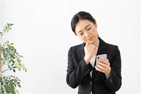 医療保険の貯蓄型とは？メリット・デメリットや掛け捨て型との比較を解説 Rakuya