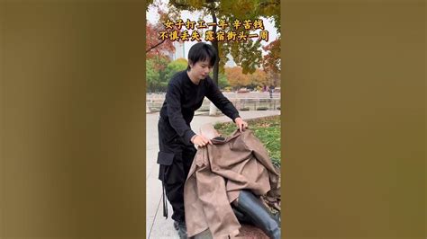 出差回来偶遇一女子睡在公园，听说她买了票准备回老家，在车站却不慎将一年的辛苦钱全部丢失，觉得没脸回家面对父母儿女，现在已经露宿街头一周了，我