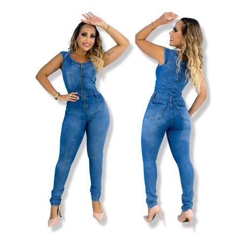 Macacão longo feminino jeans lycra tipo skinny em lavagem clara