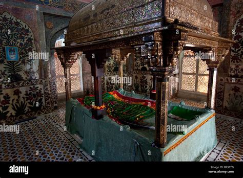 Inside Sheikh Salim Chishti Tomb Inside The Friday Mosque In Fatehpur