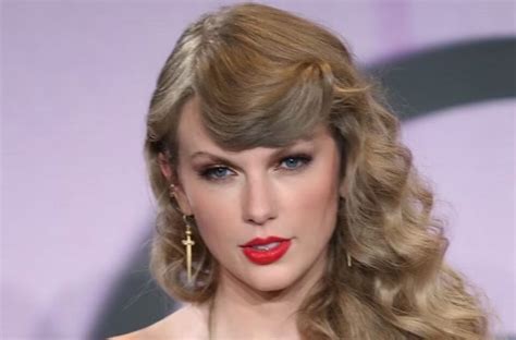 Taylor Swift Without A Bra The Star In A Provocative Jumpsuit