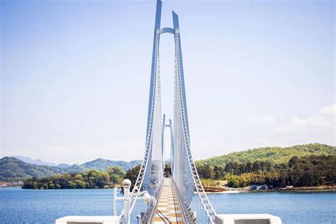 “딸기 축제보다 더 붐볐다”… 300만 명이 다녀간 국내 최장 출렁다리 여행을말하다