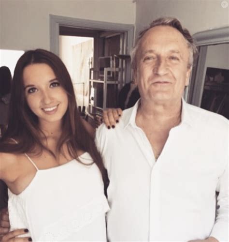 Photo Ensemble Ils Ont Eu Deux Enfants Alice Née En 1995 Et Marie En 2003 Capture D