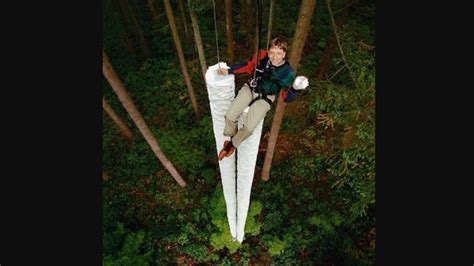 Bill Gates Shares Throwback Picture Of Him Holding A Cd Rom From 1994 Heres Why Its An Iconic