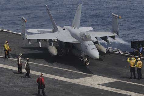 米海軍のF A 18スーパーホーネットのブロックIIIアップグレードが開始第4 5世代戦闘機にミリレポミリタリー関係の総合メディア