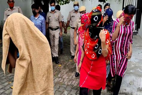 सोनीपत टीडीआई मॉल में चल रहा था देह व्यापार का धंधा पुलिस छापे में