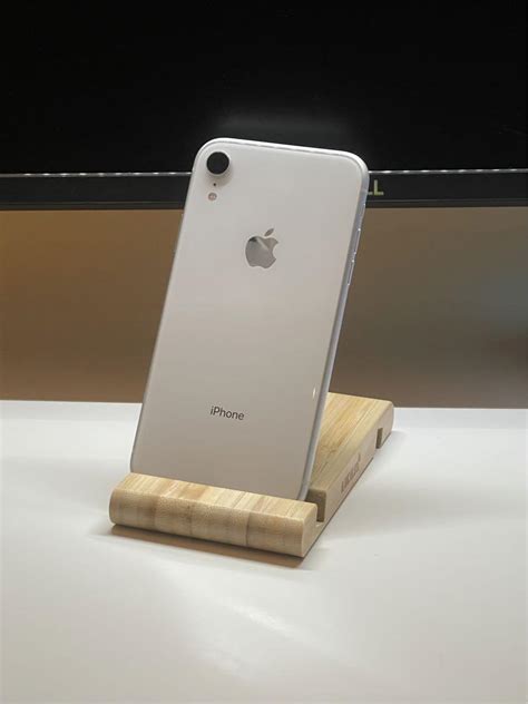 Iphone Xr White 64 Gb Simフリー メルカリ