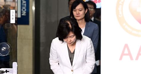 [포토] 고개숙이는 김은경 혁신위원장
