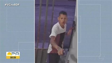 Dupla é Flagrada Por Câmeras De Segurança Cometendo Assaltos Em