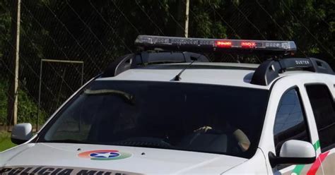 Homem engole pedras de crack para despistar PM em Blumenau mas é