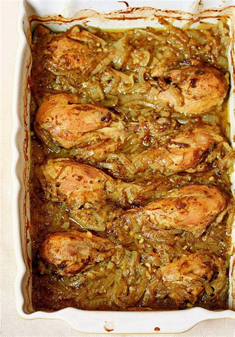 Ароматни пилешки бутчета с лук