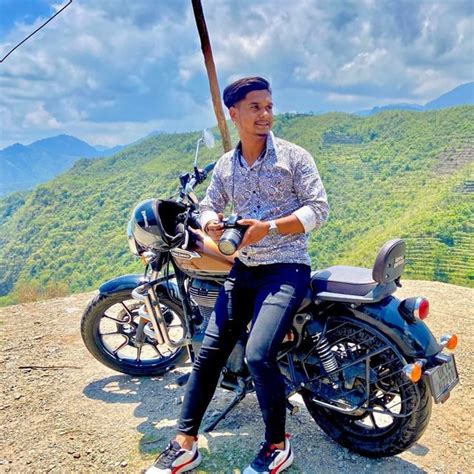 𝓐𝓪𝓭𝓲 🖤 Aadarsh Dhakad20 • Threads Say More