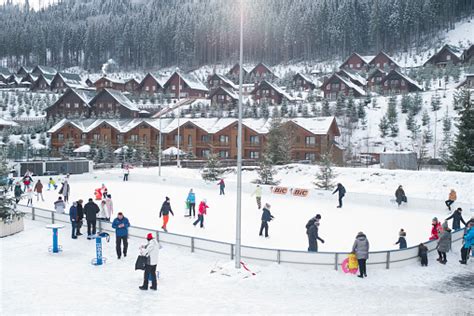 Bukovel 우크라이나에서 Carpathians 마운틴에서 스키 리조트 겨울에 대한 스톡 사진 및 기타 이미지 겨울 관광 관광 리조트 Istock
