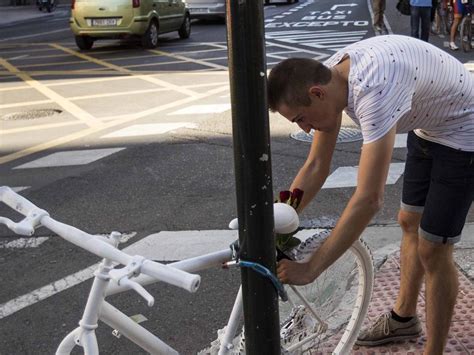 Una Bici Blanca Para Recordar Al Ciclista Fallecido En El Paseo De