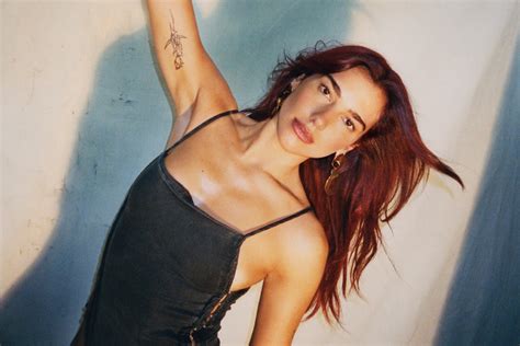 Η Dua Lipa κυκλοφορεί το σαγηνευτικό νέο Single Training Season