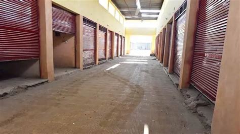 محافظ أسيوط يتفقد السوق الحضري للباعة الجائلين بعد تطويره صور
