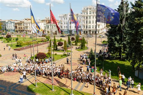 У Вінниці підняли прапор на підтримку українських олімпійців ФОТО Vежa