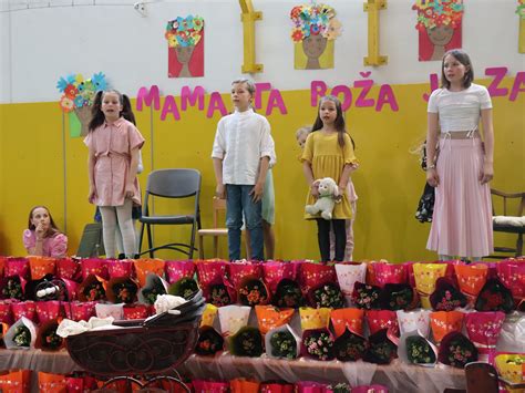 Mama Ta Roža Je Zate Osnovna šola Naklo
