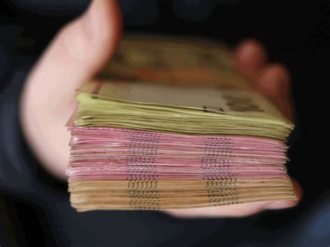 Learn More About Counterfeit Bank Notes In The Uae Fines And Precautions