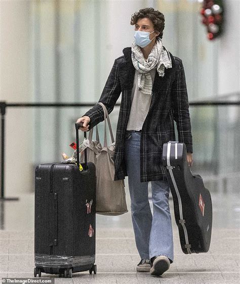 Shawn Mendes Cuts A Comfortable Figure While Arriving At Toronto
