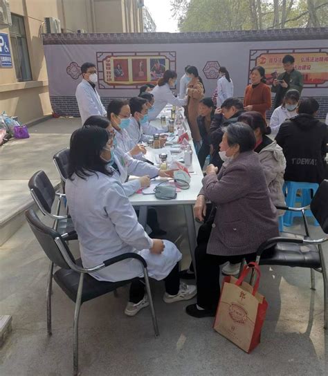 名医走基层 志愿服务行——南阳卧龙普济中西医结合医院开展义诊活动群众针灸疾病