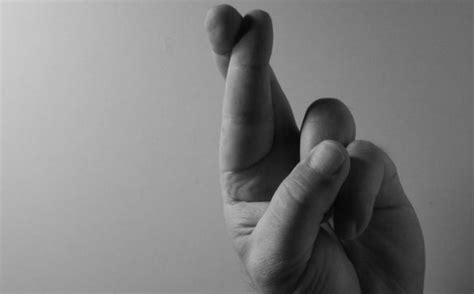 “გადაჯვარედინებული თითების” ჟესტი… Genia Ge