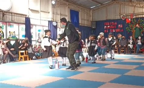 Video Viral Papá Baila Con Su Hija En Festival Escolar Al Ver Que No