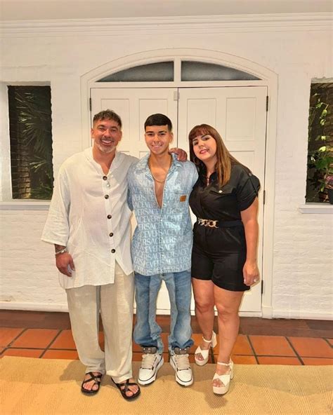 Nunca Se La Vio Ella Es Débora La Novia De La Infancia De Pocho