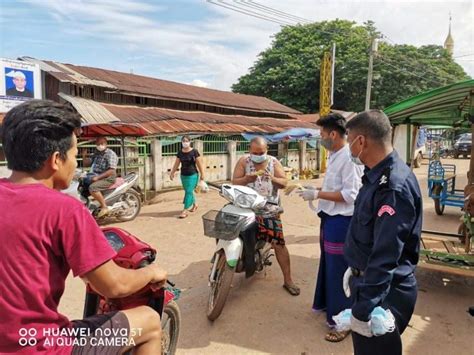 ကျုံဒိုးမြို့၌ နေအိမ်ပြင်ပထွက်သူများ နှာခေါင်းစည်းတပ်ဆင်ရေးစစ်ဆေး