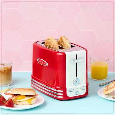 Your Old Toaster Is Basically A Wildlife Sanctuary — Time To Upgrade Pmbuz