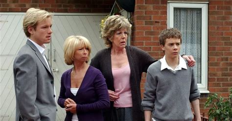Former Coronation Street Star Shows Off Chiselled Abs In Weird Update