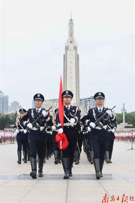 明天6点25分就在南昌八一广场 活动 升旗 国旗