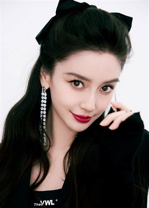 杨颖穿黑裙变身猫系美少女 腰部镂空露出白皙肌肤 搜狐大视野 搜狐新闻