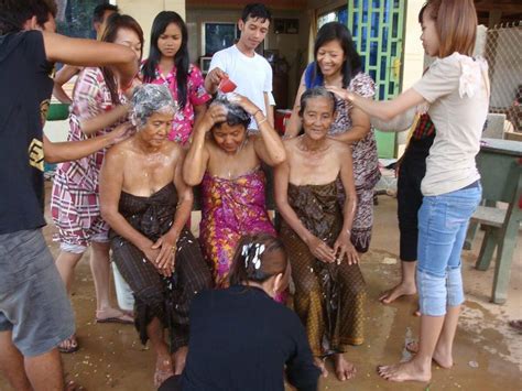 ពិធីស្រង់ព្រះគឺជាការលាងជម្រះនូវបាបកម្ម ដើម្បីសុំសេចក្តីសុខ