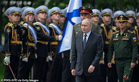 Now Putins Propagandists Leap On Nigel Farages Claims The West