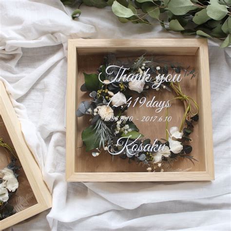 ウッドフレームに 永遠 を意味するリースの輪をアレンジした贈呈の品。 Wedding Frame T Diy Wedding