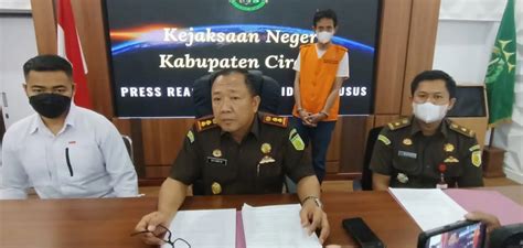 Pegawai Desa Ditahan Kejari Kabupaten Cirebon Karena Ikut Menikmati
